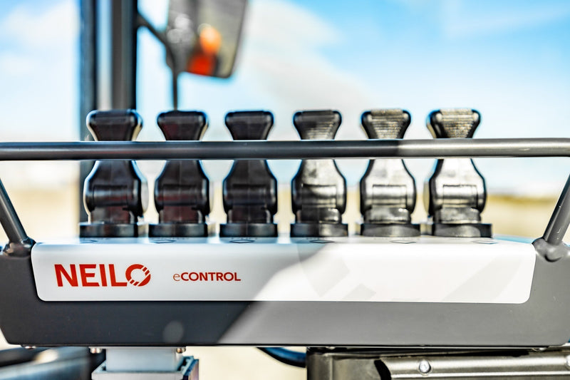 Tractor Grader | The Powerful Neilo M7040 SUH Tractor Grader